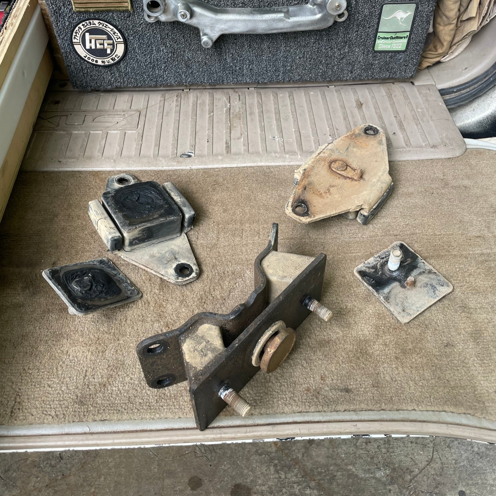 OEM 100 Series Land Cruiser LX470 Engine Mount Kit 2UZ-FE – Cruiser Patch